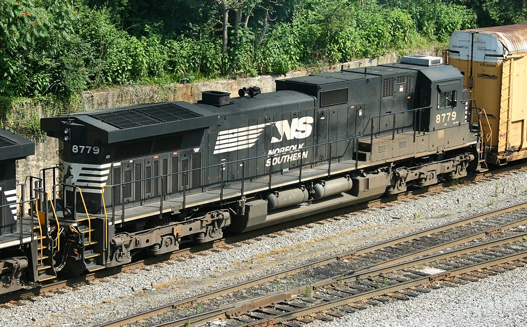 NS 8779